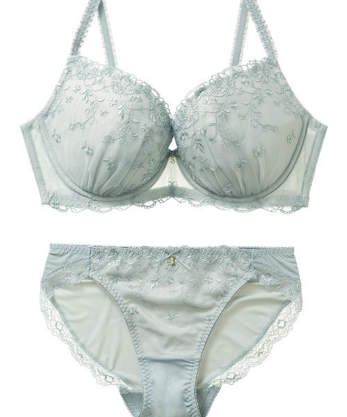 tutuanna（チュチュアンナ）の「[永遠のブラ]クラシカルエミリーブラ&ショーツセット(大きな胸を小さく見せるタイプ)(G・Hカップ)（ブラ&ショーツ）」 - WEAR