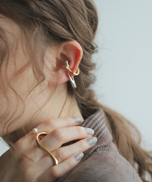 Soierie（ソワリー）の「【Soierie / ソワリー】CONNECT LOOP EAR CUFF：イヤーカフ（イヤーカフ）」 - WEAR