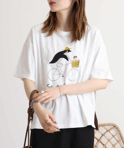 Emago（イマゴ）の「EMAGO ﾍﾟﾝｷﾞﾝｻｲｸﾘﾝｸﾞ刺繍T（Tシャツ/カットソー）」 - WEAR