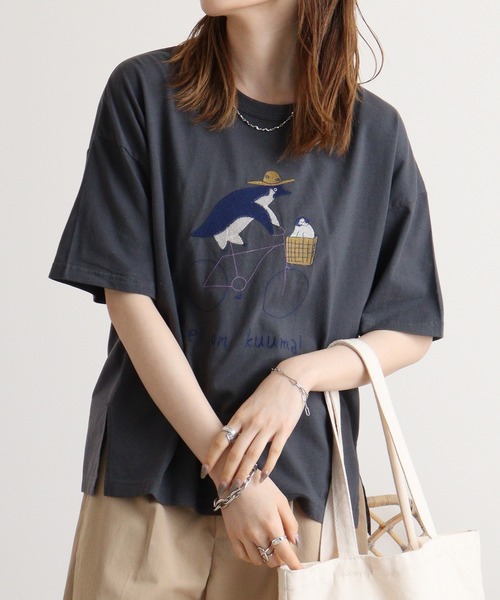 Emago（イマゴ）の「EMAGO ﾍﾟﾝｷﾞﾝｻｲｸﾘﾝｸﾞ刺繍T（Tシャツ/カットソー）」 - WEAR
