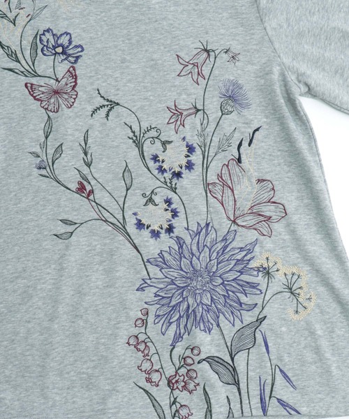 iS ScoLar（イズスカラー）の「523043：花刺繍裏毛プルオーバー（スウェット）」 - WEAR