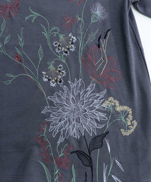 iS ScoLar（イズスカラー）の「523043：花刺繍裏毛プルオーバー（スウェット）」 - WEAR