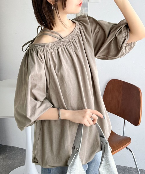 classicalelf（クラシカルエルフ）の「抜け感たっぷりの旬顔。マルチway綿100％シルケット加工ギャザー使いバルーンシルエットアシメブラウス（半袖）（シャツ/ブラウス）」 - WEAR