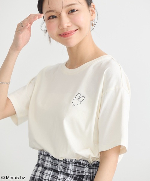 earth music&ecology（アースミュージックアンドエコロジー）の「miffy/earth ミッフィーフレンズレギュラーT（Tシャツ/カットソー）」 - WEAR