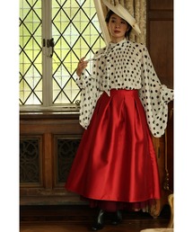 モードなペイントアートのタックミディアムスカート（スカート