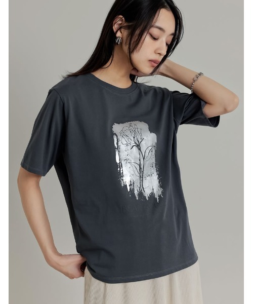 Re:EDIT（リエディ）の「[UVカット][接触冷感][紫外線対策]箔フラワーTシャツ（Tシャツ/カットソー）」 - WEAR