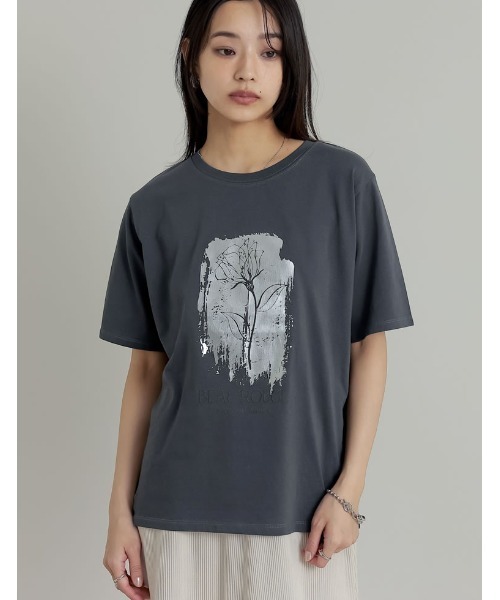 Re:EDIT（リエディ）の「[UVカット][接触冷感][紫外線対策]箔フラワーTシャツ（Tシャツ/カットソー）」 - WEAR