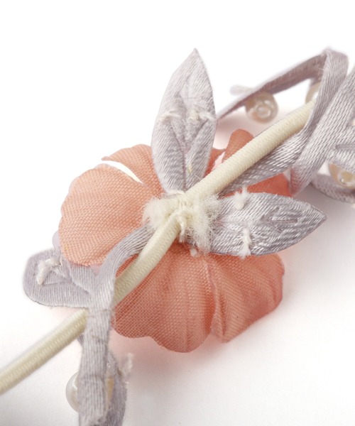 ANEMONE（アネモネ）の「【ANEMONE BALLOON】フラワーとパールのゴムカチューシャ（カチューシャ）」 - WEAR