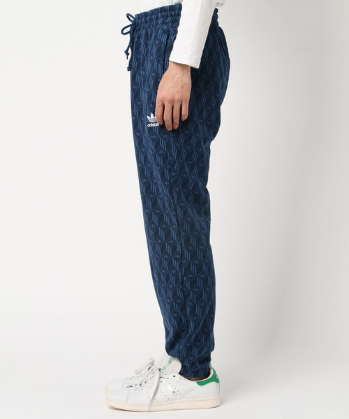 adidas（アディダス）の「モノグラム パンツ [MONO AOP PANTS] アディダスオリジナルス（その他パンツ）」 - WEAR