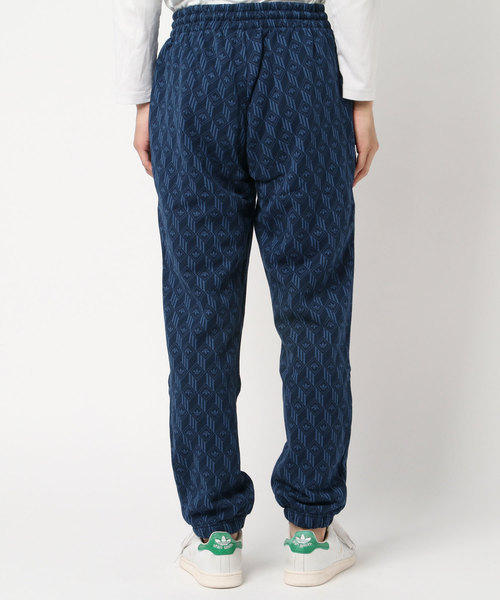 adidas（アディダス）の「モノグラム パンツ [MONO AOP PANTS] アディダスオリジナルス（その他パンツ）」 - WEAR
