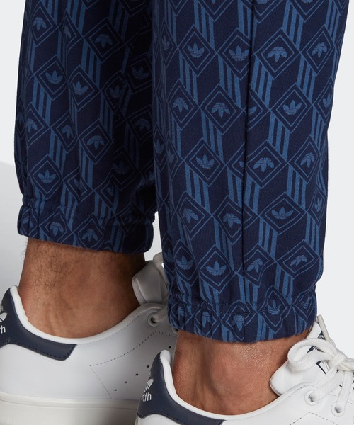 adidas（アディダス）の「モノグラム パンツ [MONO AOP PANTS] アディダスオリジナルス（その他パンツ）」 - WEAR