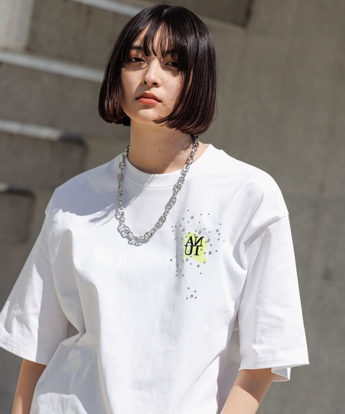 Anui（アニュイ）の「【UNISEX/2サイズ展開】ラインストーンロゴTシャツ（Tシャツ/カットソー）」 - WEAR