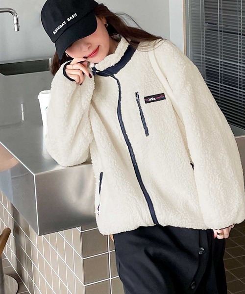 classicalelf（クラシカルエルフ）の「《JaVa ジャバコラボ》レトロ×スポーツMIX。JaVaワッペン付き配色ボアブルゾン（ブルゾン）」 - WEAR