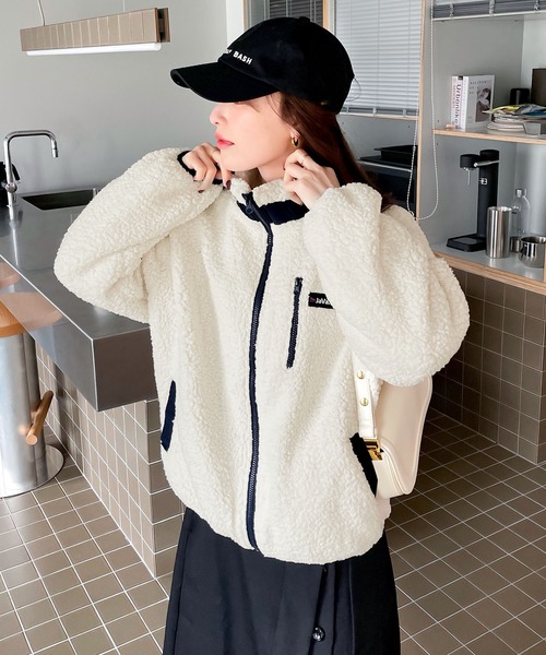 classicalelf（クラシカルエルフ）の「《JaVa ジャバコラボ》レトロ×スポーツMIX。JaVaワッペン付き配色ボアブルゾン（ブルゾン）」 - WEAR