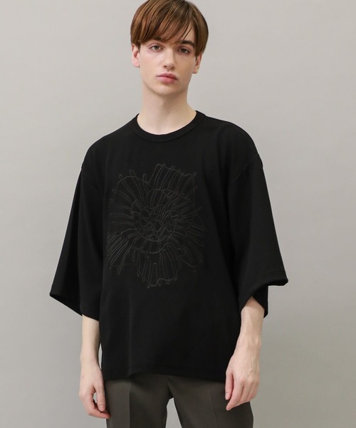 SHAREEF（シャリーフ）の「【SHAREEF】STUDIOUS別注 ABSTRACT FLOWERemb. GERORGETTE S/S TEE（Tシャツ/カットソー）」 - WEAR