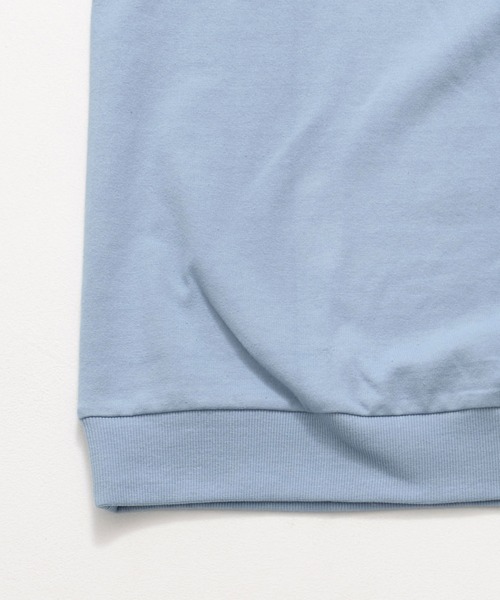 Revo.（レボ）の「Revo. 度詰め 10/-OE 天竺 ワンポイント オールドイングリッシュロゴ ハーフジップ Tシャツ/ルーズシルエット（Tシャツ/カットソー）」 - WEAR