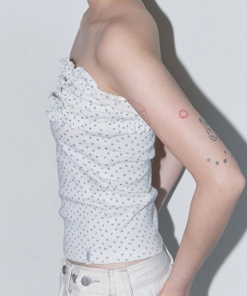 FANCY CLUB（ファンシークラブ）の「【FANCY CLUB】FLOWER FRILL TUBE TOP（チューブトップ）」 - WEAR