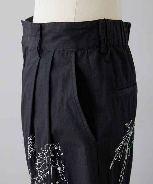 ear PAPILLONNER（イアパピヨネ）の「《綿100％》刺しゅうパンツ【SUM1 STYLE(スミスタイル)】（その他パンツ）」 - WEAR