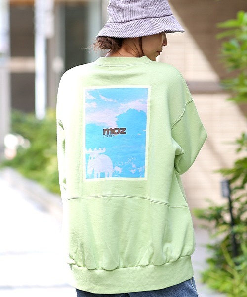 moz（モズ）の「mozコラボ バックフォトエルクプルオーバー【moz×チチカカ】（スウェット）」 - WEAR