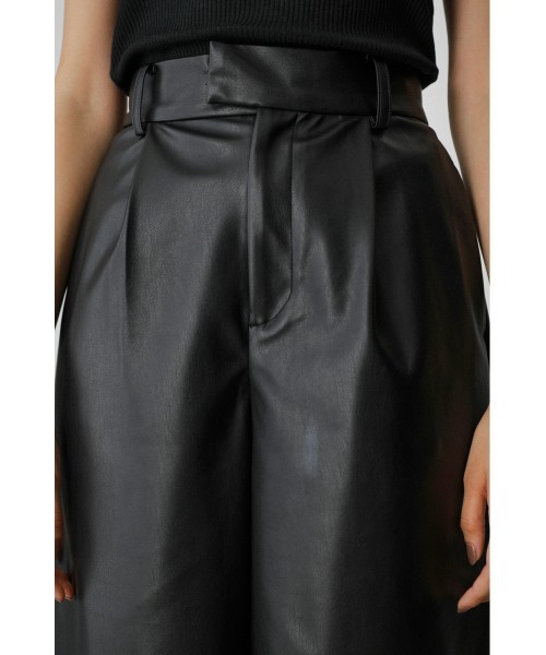 AZUL BY MOUSSY（アズールバイマウジー）の「FAUX LEATHER HALF PANTS/フェイクレザーハーフパンツ（その他パンツ）」 - WEAR