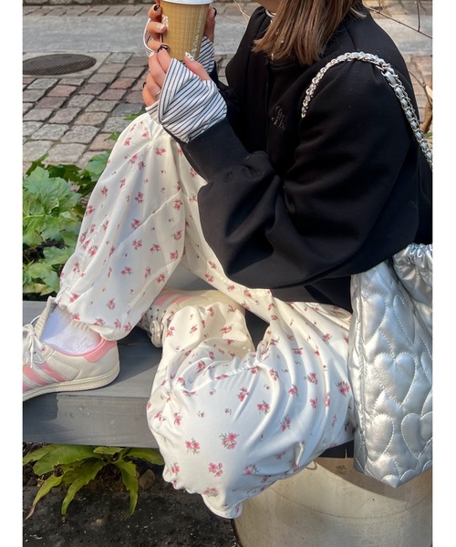 jumelle（ジュメロ）の「flower cargo pants（カーゴパンツ）」 - WEAR