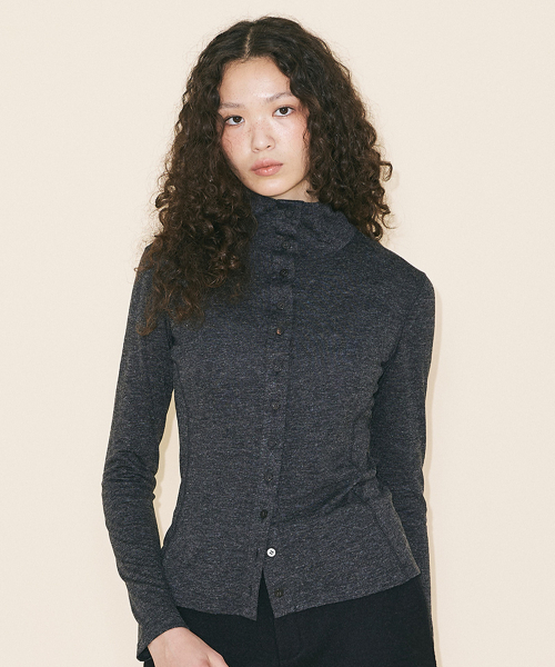 UUUUP（ユープ）の「ボタンリバーシブルTシャツ - チャコール（Tシャツ/カットソー）」 - WEAR