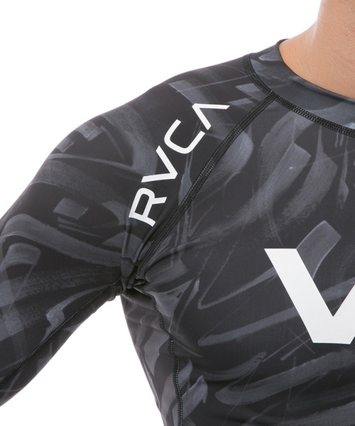 RVCA（ルーカ）の「VA SPORT メンズ RVCA L/S ラッシュガード（スイムグッズ）」 - WEAR