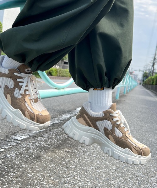 Java（ジャバ）の「《Javaジャバコラボ》レトロ配色で大人な足元を演出。CLASSIC RUN LITE（スニーカー）」 - WEAR