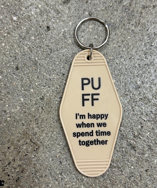 COMMON WARE（コモンウェアー）の「PUFF：TAG KEYHOLDER タグキーホルダー（キーホルダー）」 - WEAR
