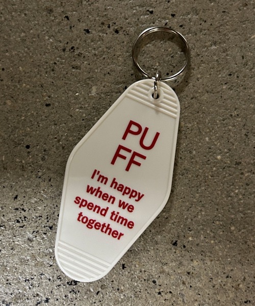 COMMON WARE（コモンウェアー）の「PUFF：TAG KEYHOLDER タグキーホルダー（キーホルダー）」 - WEAR