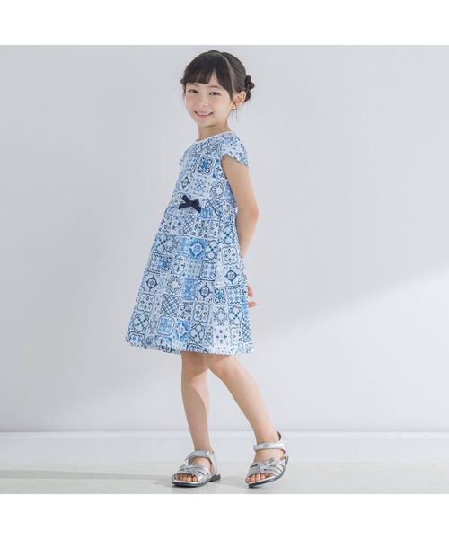 BeBe（ベベ）の「BeBe/【お揃い】タイル柄プリントワンピース(90~150cm)（ワンピース）」 - WEAR