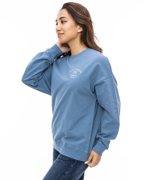 BILLABONG（ビラボン）の「BILLABONG レディース SOFT CLEAN ARCH LOGO トレーナー 【2024年秋冬モデル ...