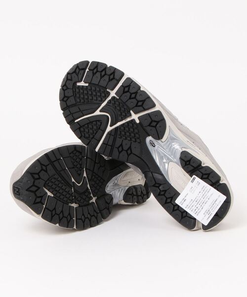NEW BALANCE（ニューバランス）の「New Balance | M2002RM GREY MEN（スニーカー）」 - WEAR