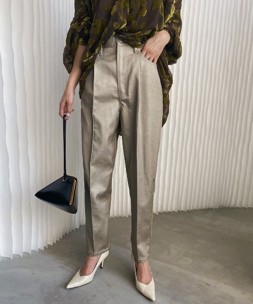 AMERI（アメリ）の「UNDRESSED DENIM DETAIL FAKE LEATHER PANTS（その他パンツ）」 - WEAR