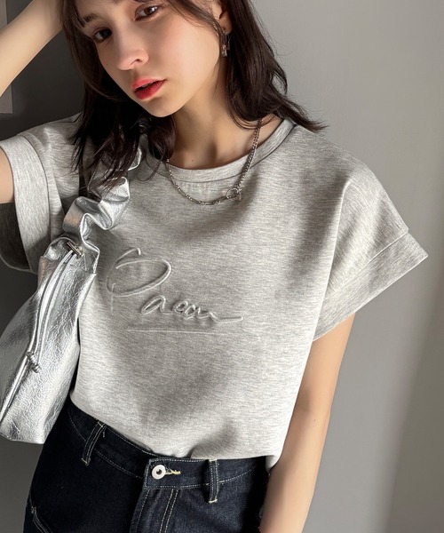 Java（ジャバ）の「《JaVaジャバコラボ》上品な大人の抜け感。フロントPAEANエンボス加工半袖Tシャツ（ロゴ）（Tシャツ/カットソー）」 - WEAR