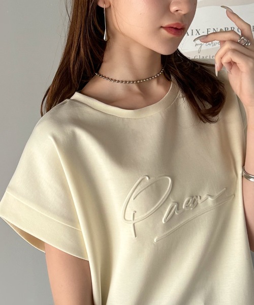 Java（ジャバ）の「《JaVaジャバコラボ》上品な大人の抜け感。フロントPAEANエンボス加工半袖Tシャツ（ロゴ）（Tシャツ/カットソー）」 - WEAR