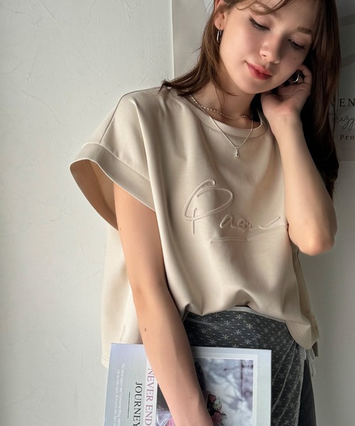 Java（ジャバ）の「《JaVaジャバコラボ》上品な大人の抜け感。フロントPAEANエンボス加工半袖Tシャツ（ロゴ）（Tシャツ/カットソー）」 - WEAR