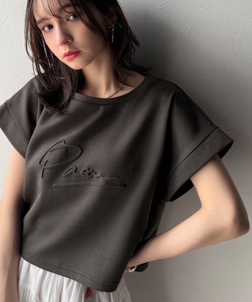 Java（ジャバ）の「《JaVaジャバコラボ》上品な大人の抜け感。フロントPAEANエンボス加工半袖Tシャツ（ロゴ）（Tシャツ/カットソー）」 - WEAR