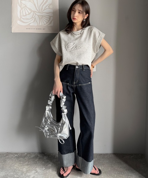 Java（ジャバ）の「《JaVaジャバコラボ》上品な大人の抜け感。フロントPAEANエンボス加工半袖Tシャツ（ロゴ）（Tシャツ/カットソー）」 - WEAR