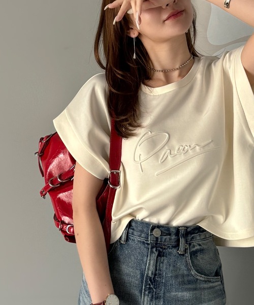 Java（ジャバ）の「《JaVaジャバコラボ》上品な大人の抜け感。フロントPAEANエンボス加工半袖Tシャツ（ロゴ）（Tシャツ/カットソー）」 - WEAR