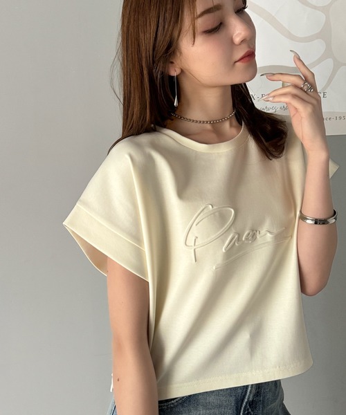 Java（ジャバ）の「《JaVaジャバコラボ》上品な大人の抜け感。フロントPAEANエンボス加工半袖Tシャツ（ロゴ）（Tシャツ/カットソー）」 - WEAR