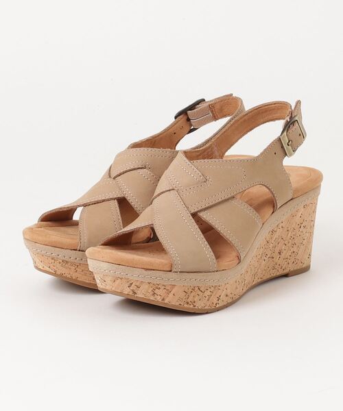Clarks（クラークス）の「Elleri Rae / エレーリレイ (ヌガー)（サンダル）」 - WEAR