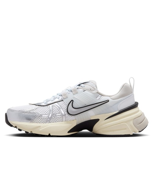 NIKE（ナイキ）の「NIKE WOMENS V2K RUN FD0736-100（スニーカー）」 - WEAR