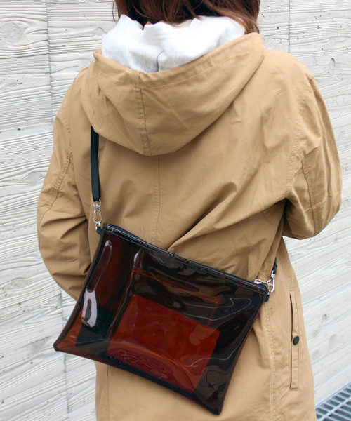 Sinfu（シンフ）の「【 SINFU/ シンフ】クリアビニール2WAY サコッシュ（ショルダーバッグ）」 - WEAR