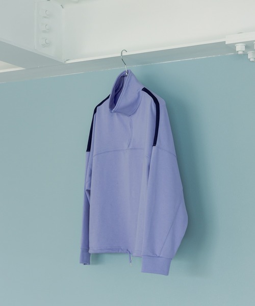 KBF（ケイビーエフ）の「『とみい×KBF』ショルダーラインハーフZIPプルオーバー（Tシャツ/カットソー）」 - WEAR