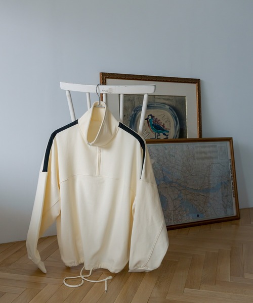 KBF（ケイビーエフ）の「『とみい×KBF』ショルダーラインハーフZIPプルオーバー（Tシャツ/カットソー）」 - WEAR