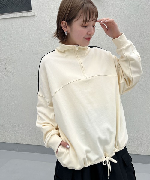 KBF（ケイビーエフ）の「『とみい×KBF』ショルダーラインハーフZIPプルオーバー（Tシャツ/カットソー）」 - WEAR