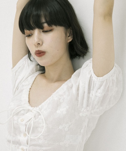 lissi Boutique（リージーブティック）の「【lissi Boutique】flower ribbon mini blouse ...