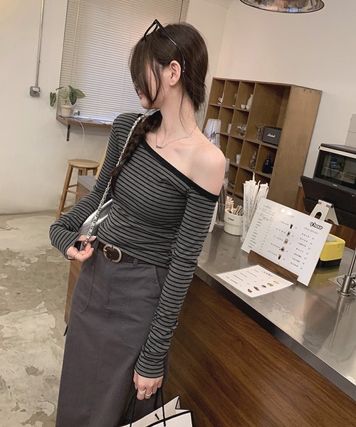 ALTROSE（アルトローズ）の「ボーダー柄 オフショル カットソー（Tシャツ/カットソー）」 - WEAR