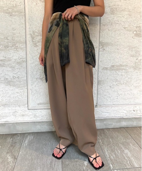 FOLD TUCK OVAL PANTS（スラックス）｜Ameri（アメリ）のファッション通販 - ZOZOTOWN